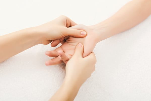 Handmassage: Anleitung für eine wirkungsvolle Anwendung