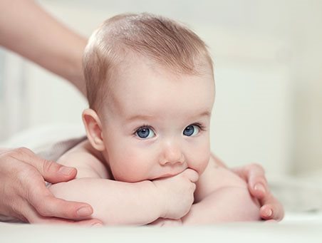 Erste Hilfe bei Babys – Hansaplast