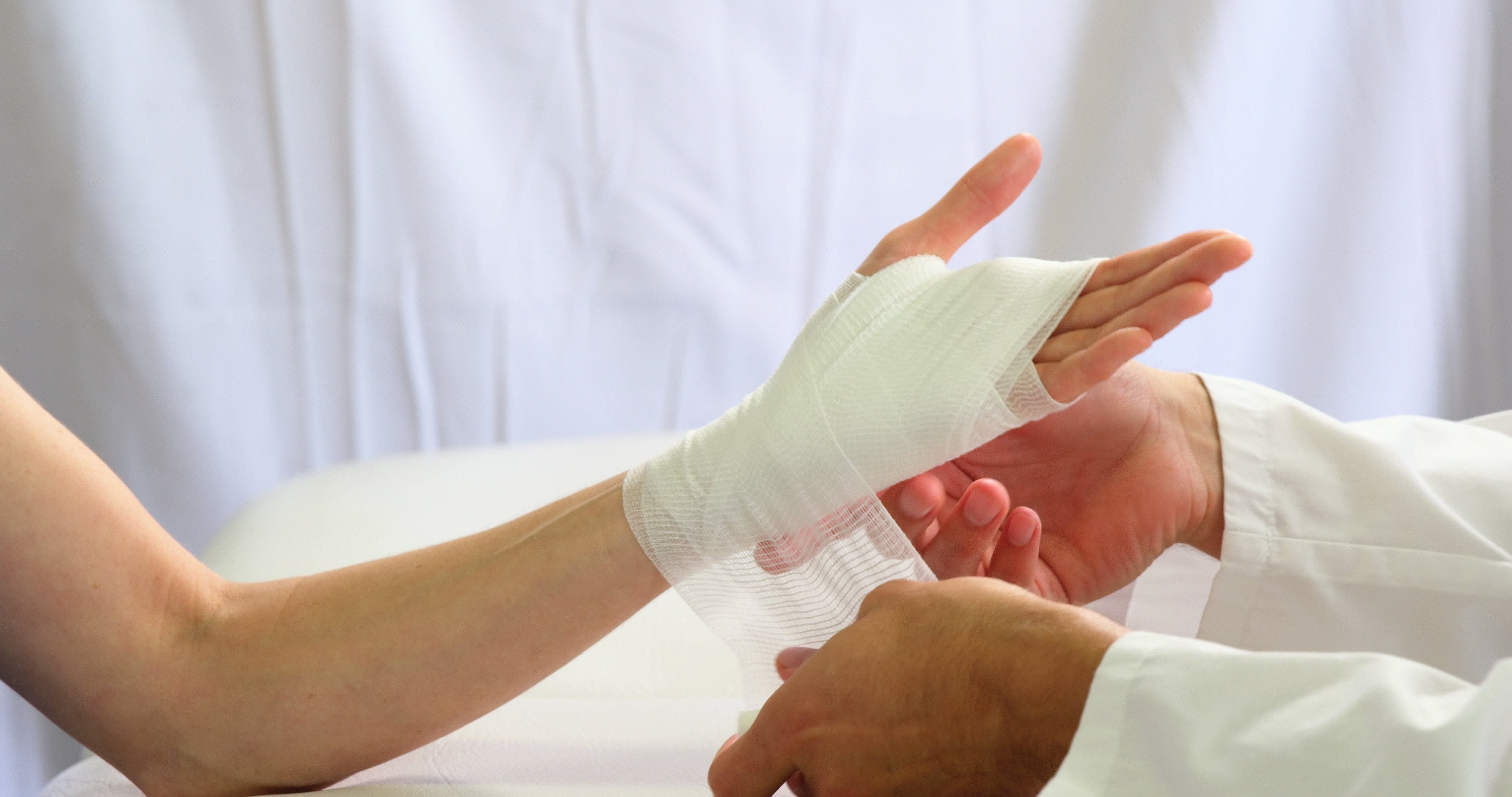 Surgical Dissolvable Stitches | Post-Op | Elastoplast